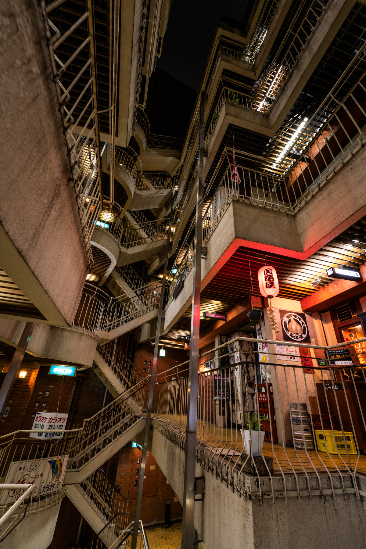 ヌーベル甲子園口｜立体構造の迷宮みたいで素晴らしいビル – toshibo | Urban Exploration Photography