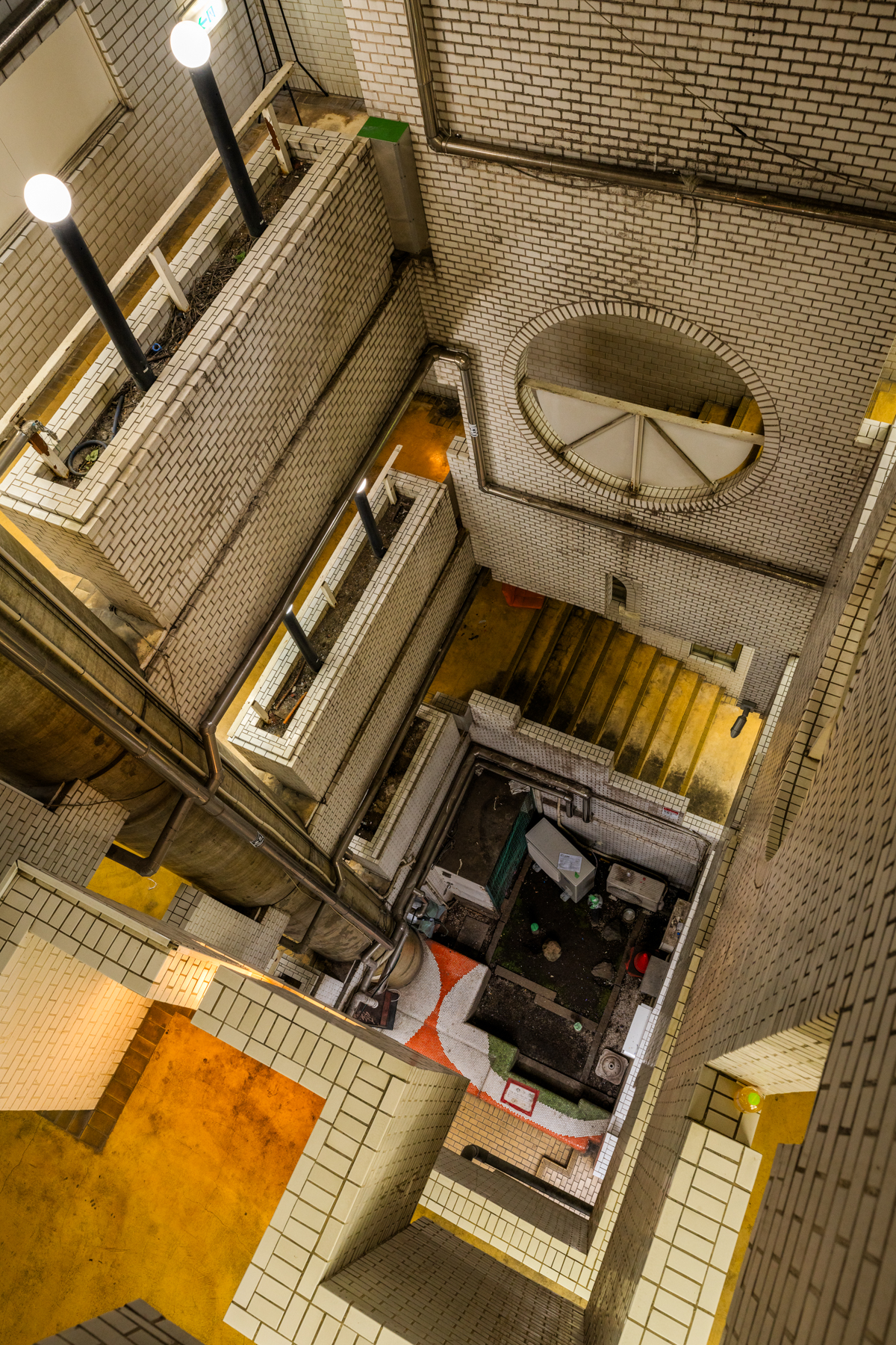 第2大番ビル｜エッシャーみたいなビル – toshibo | Urban Exploration Photography